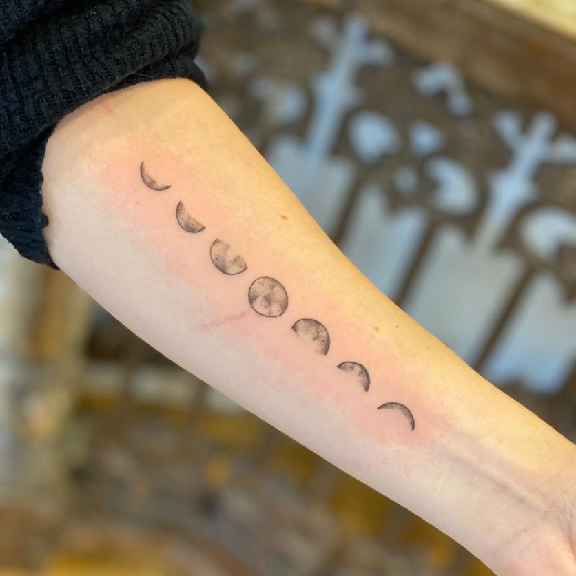 Tatuagem de fases da lua: 80 ideias supercriativas para fazer a sua