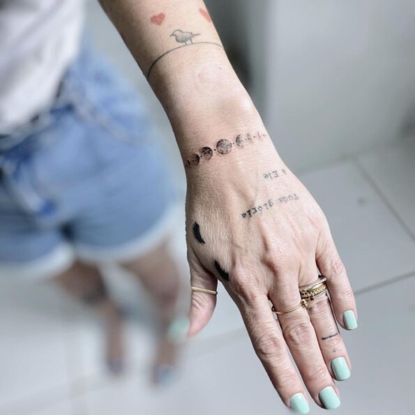 Tatuagem de fases da lua: 80 ideias supercriativas para fazer a sua Tatuagem de fases da lua: 80 ideias supercriativas para fazer a sua