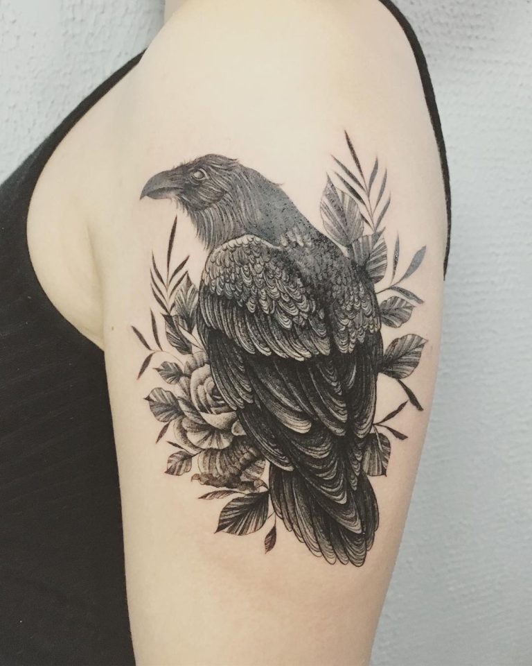Tatuagem de corvo: 50 ideias para uma arte repleta de misticismo