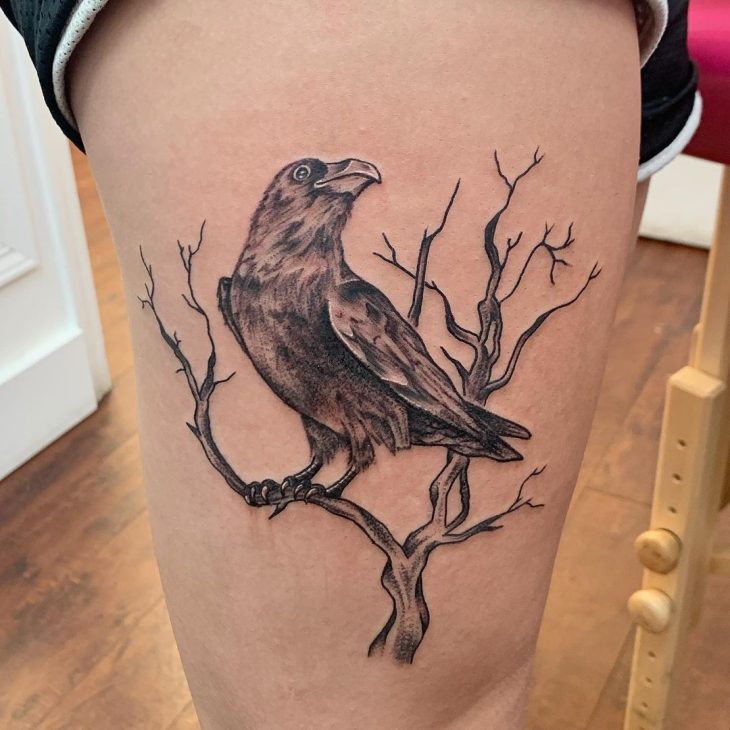 Tatuagem de corvo: 50 ideias para uma arte repleta de misticismo