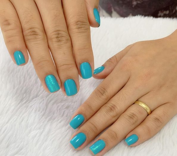 Esmalte azul-claro: 40 modelos de unhas para arrasar com o tom