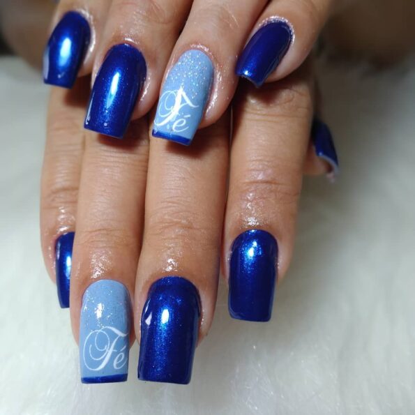 Esmalte azul-claro: 40 modelos de unhas para arrasar com o tom