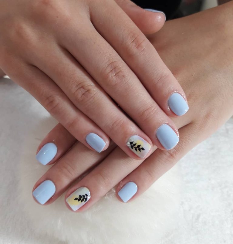 Esmalte azul-claro: 40 modelos de unhas para arrasar com o tom