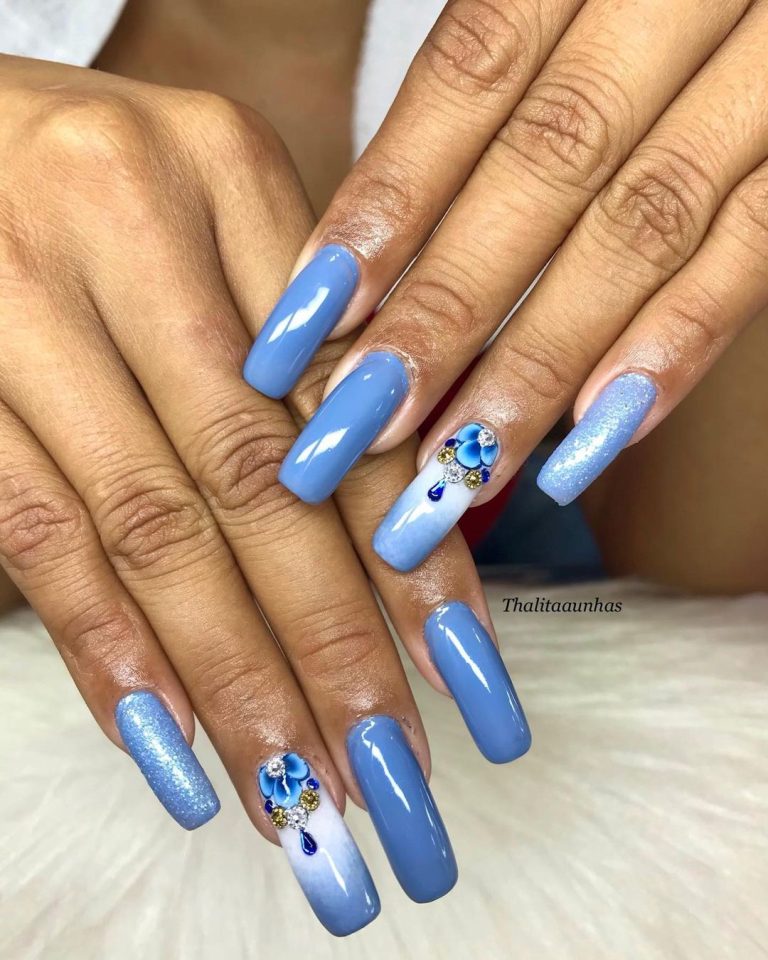 Esmalte azul-claro: 40 modelos de unhas para arrasar com o tom