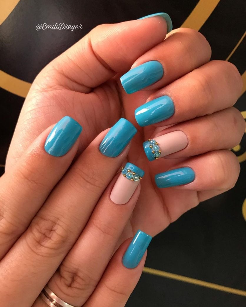 Esmalte azul-claro: 40 modelos de unhas para arrasar com o tom