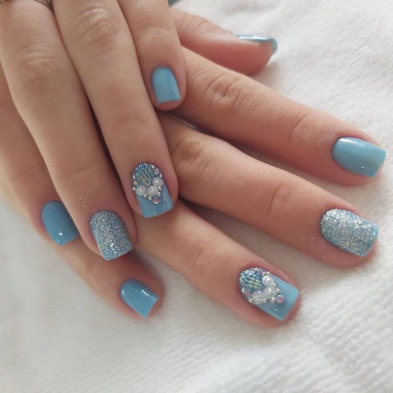 Esmalte azul-claro: 40 modelos de unhas para arrasar com o tom