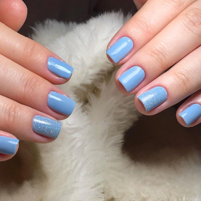 Esmalte azul-claro: 40 modelos de unhas para arrasar com o tom