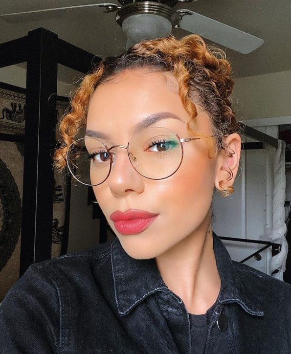 Pixie cut cacheado ou crespo: 30 inspirações e dicas para a tendência