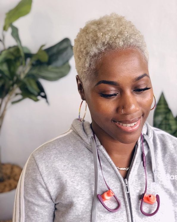 Pixie cut cacheado ou crespo: 30 inspirações e dicas para a tendência