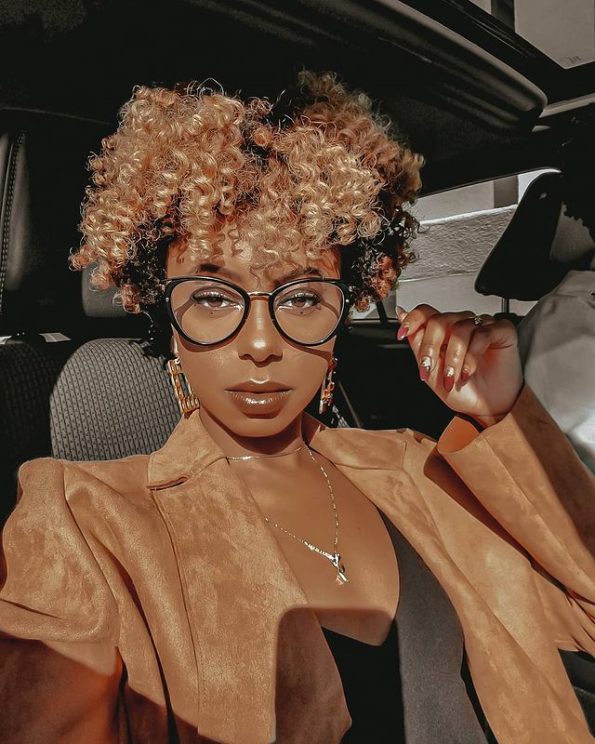 Pixie cut cacheado ou crespo: 30 inspirações e dicas para a tendência