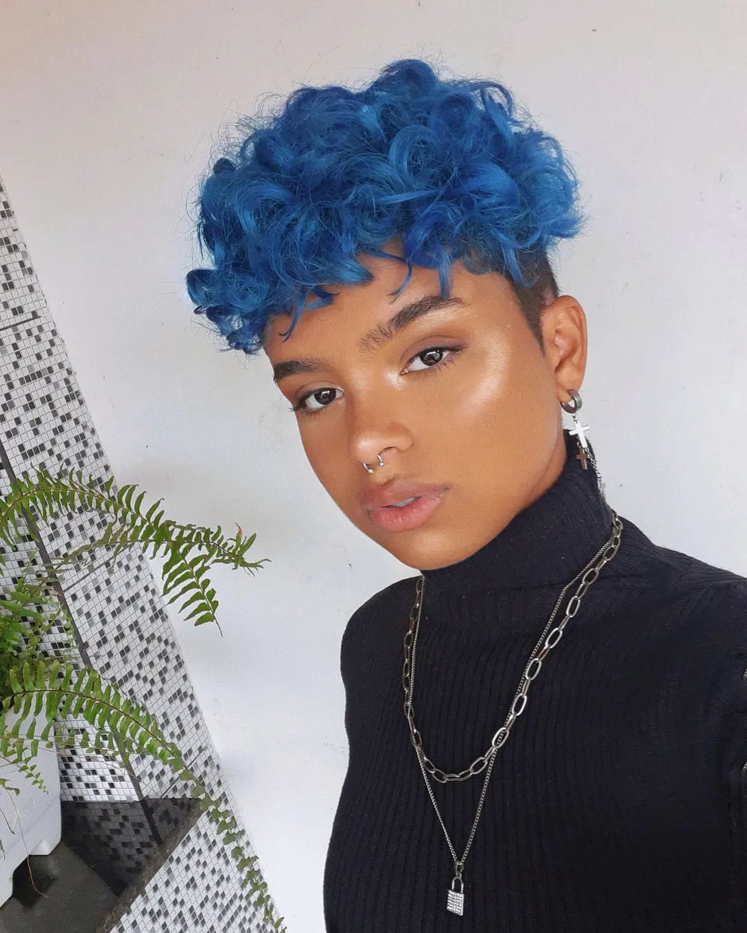 Pixie cut cacheado e crespo: 30 fotos para seguir a tendência