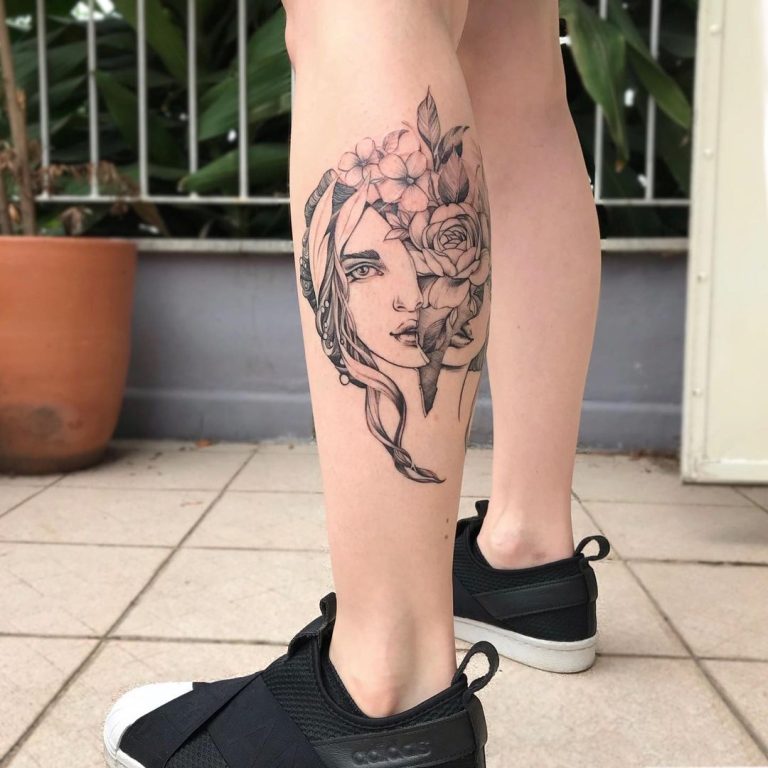 Tatuagem de flor na perna: veja 50 inspirações com desenhos belíssimos
