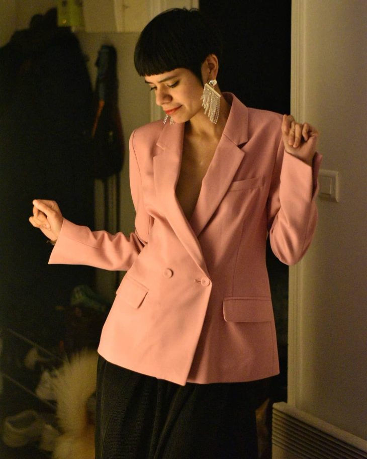 Blazer rosa: 38 modelos para aprender a usar essa maravilha