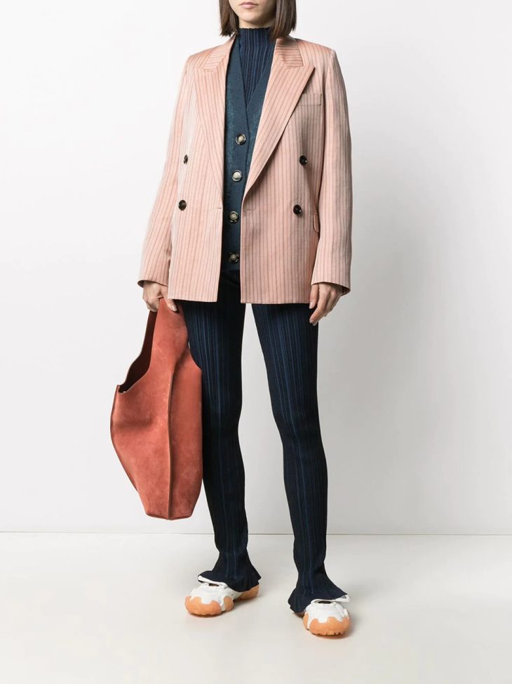 Blazer rosa: 38 modelos para aprender a usar essa maravilha