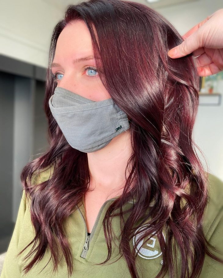 20 ideias de cabelo borgonha que são pura elegância