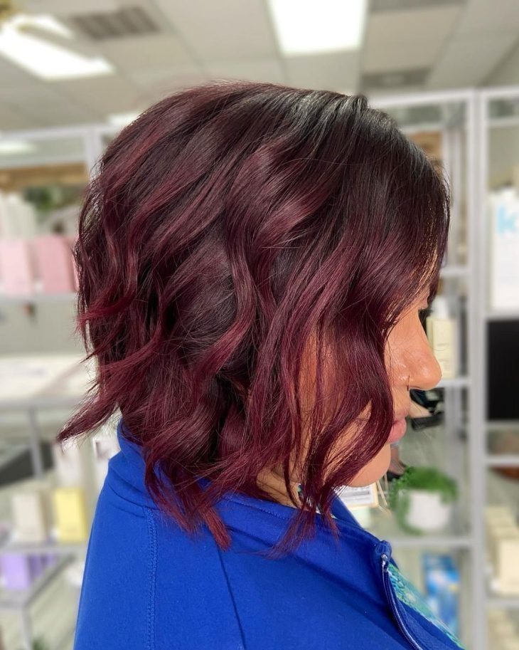 20 ideias de cabelo borgonha que são pura elegância