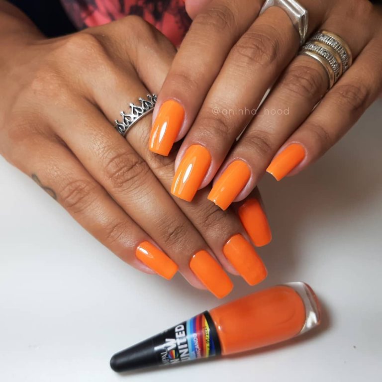Unhas laranjas: 40 fotos para escolher o tom que mais combina com você