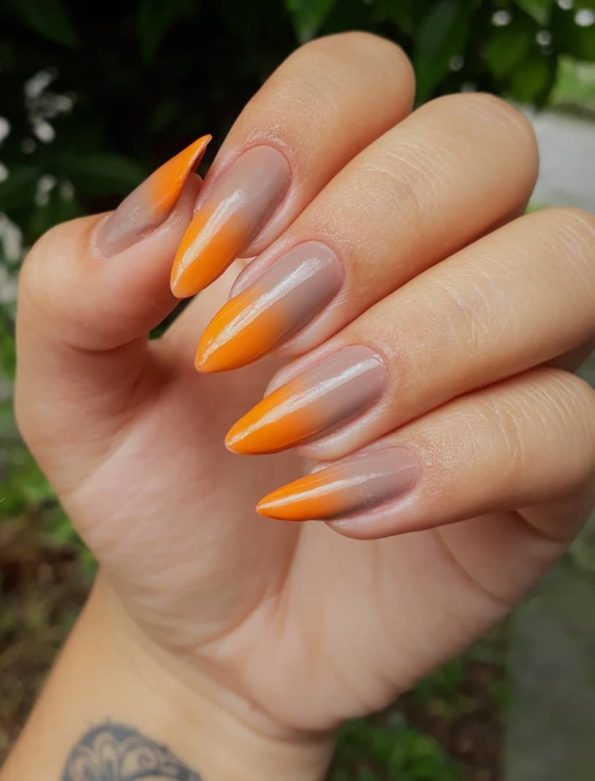 Unhas laranjas: 40 fotos para escolher o tom que mais combina com você