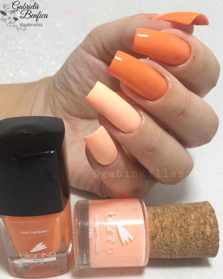 Unhas laranjas: 40 fotos para escolher o tom que mais combina com você