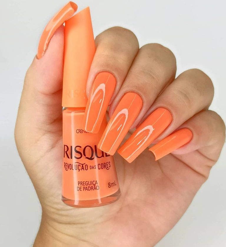 Unhas laranjas: 40 fotos para escolher o tom que mais combina com você
