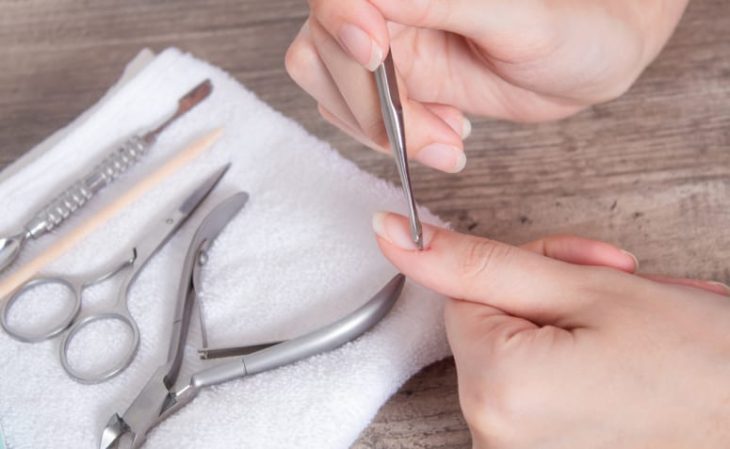 Como tirar cutícula: 5 dicas e tutoriais práticos para acertar [VÍDEOS]