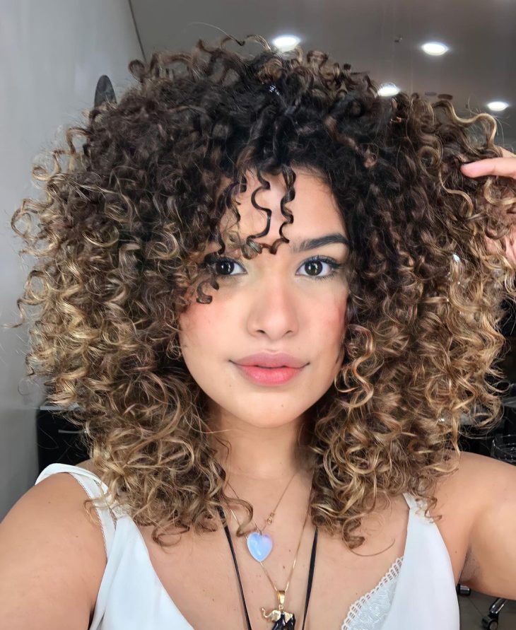 Loiro mel escuro: 80 fotos e dicas para você ter um cabelo lindo