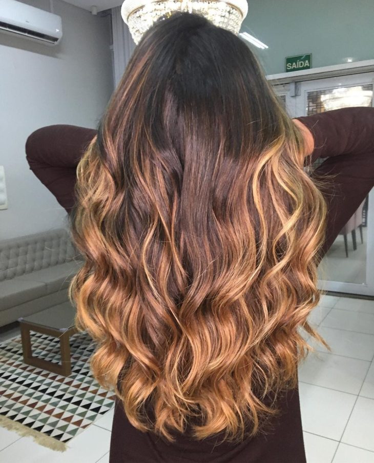 Mechas douradas: 30 fotos + tutoriais perfeitos para mudar o visual