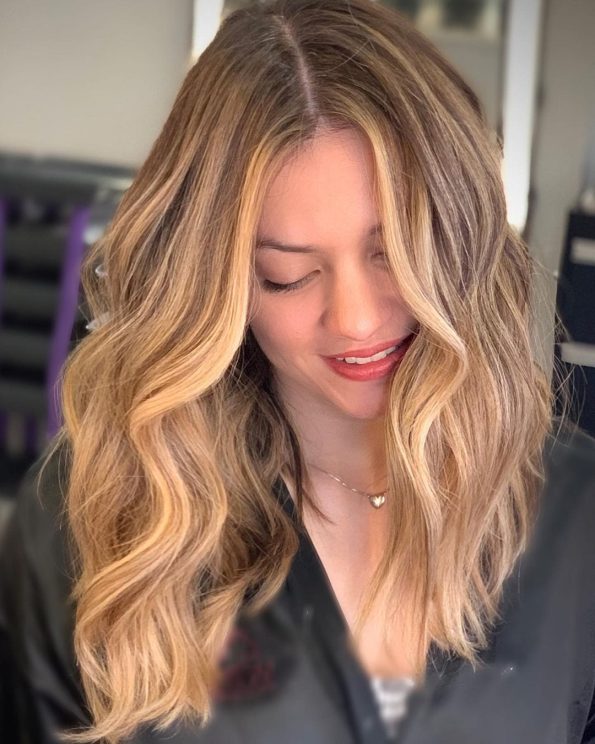 Mechas douradas: 30 fotos + tutoriais perfeitos para mudar o visual