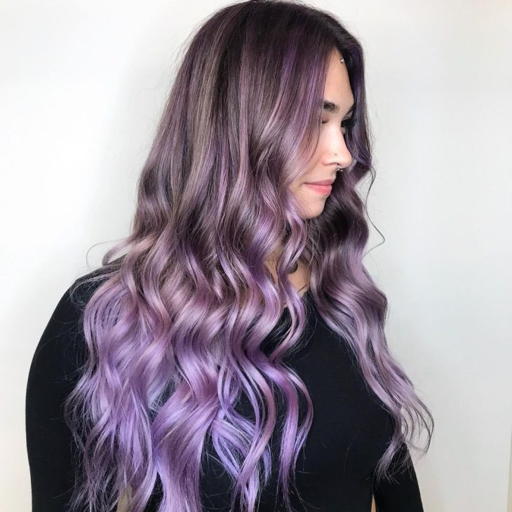 Mechas roxas: 30 fotos + 4 tutoriais para tirar o visual do óbvio