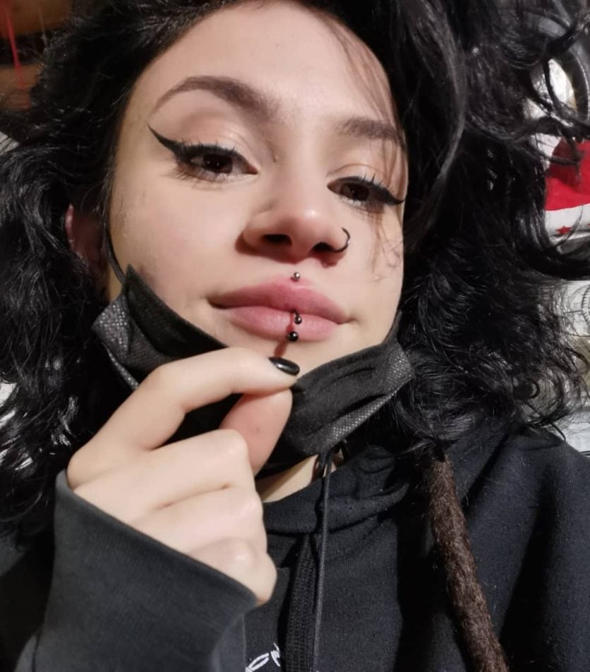 Piercing labret: 15 inspirações, vídeos e dicas da body piercer