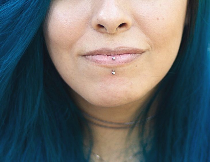 Piercing labret: 15 inspirações, vídeos e dicas da body piercer