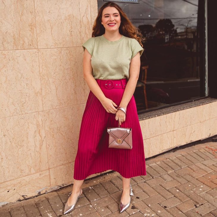 Saia rosa: 30 looks arrasadores + opções para chamar de sua