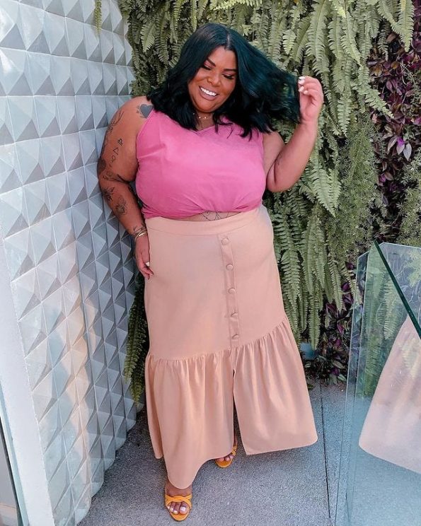 Saia rosa: 30 looks arrasadores + opções para chamar de sua