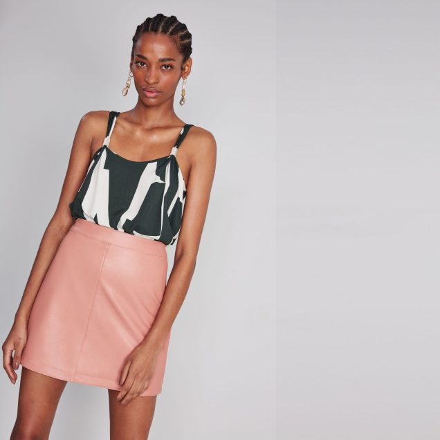 Saia rosa: 30 looks arrasadores + opções para chamar de sua