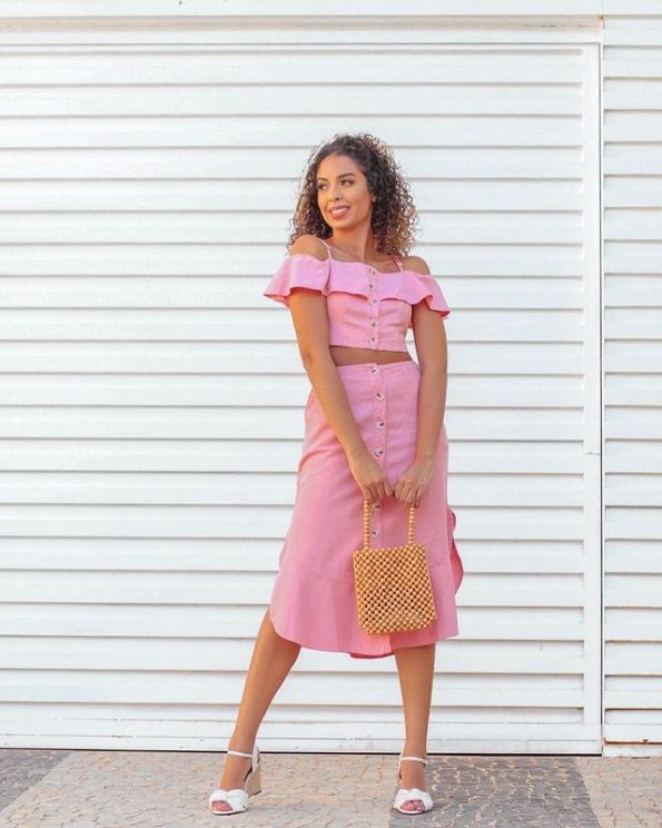 Saia rosa: 30 looks arrasadores + opções para chamar de sua