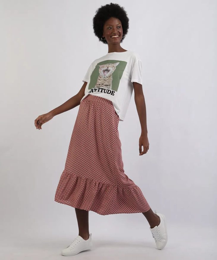 Saia rosa: 30 looks arrasadores + opções para chamar de sua