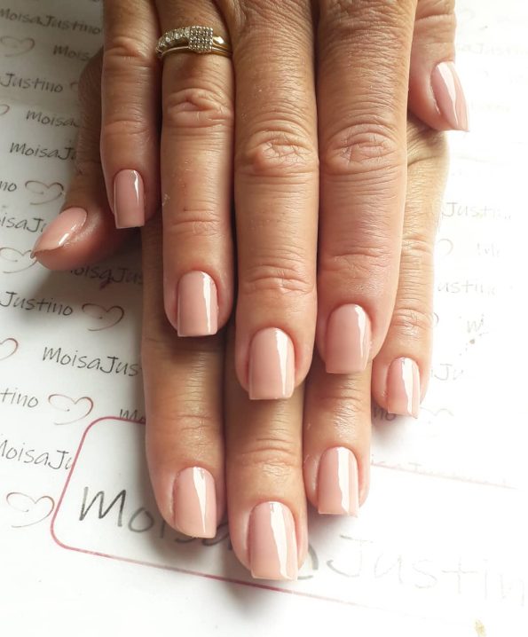 Unhas claras: 70 modelos para você investir em um tom mais delicado