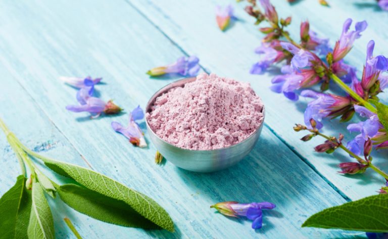 Argila roxa: 5 benefícios, como usar e onde comprar esse produto natural