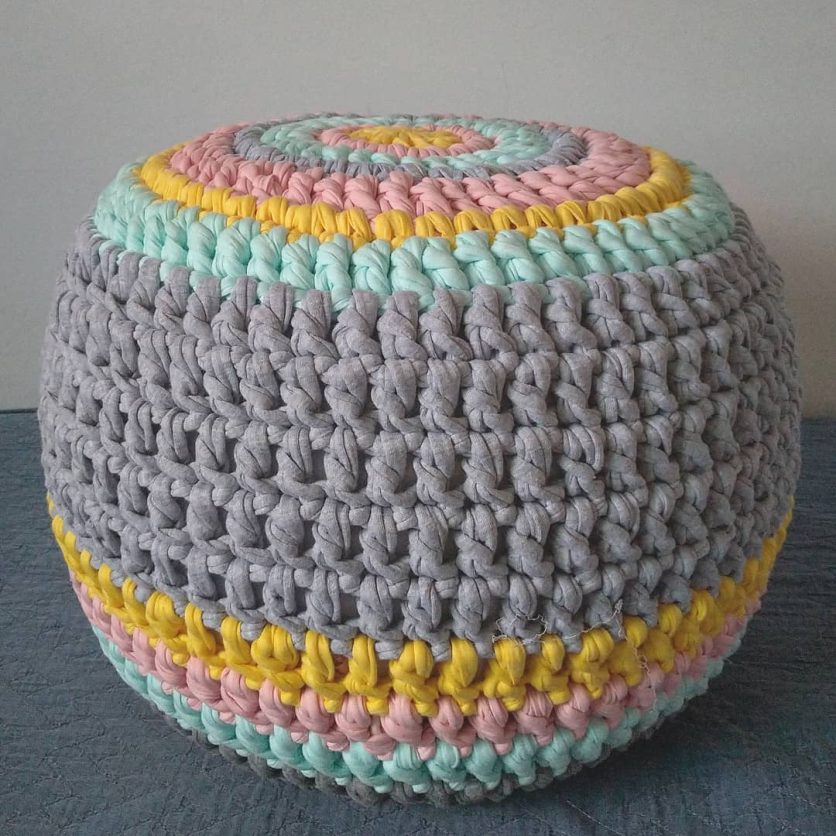 Puff de crochê: 20 modelos e 5 tutoriais desse item decorativo incrível