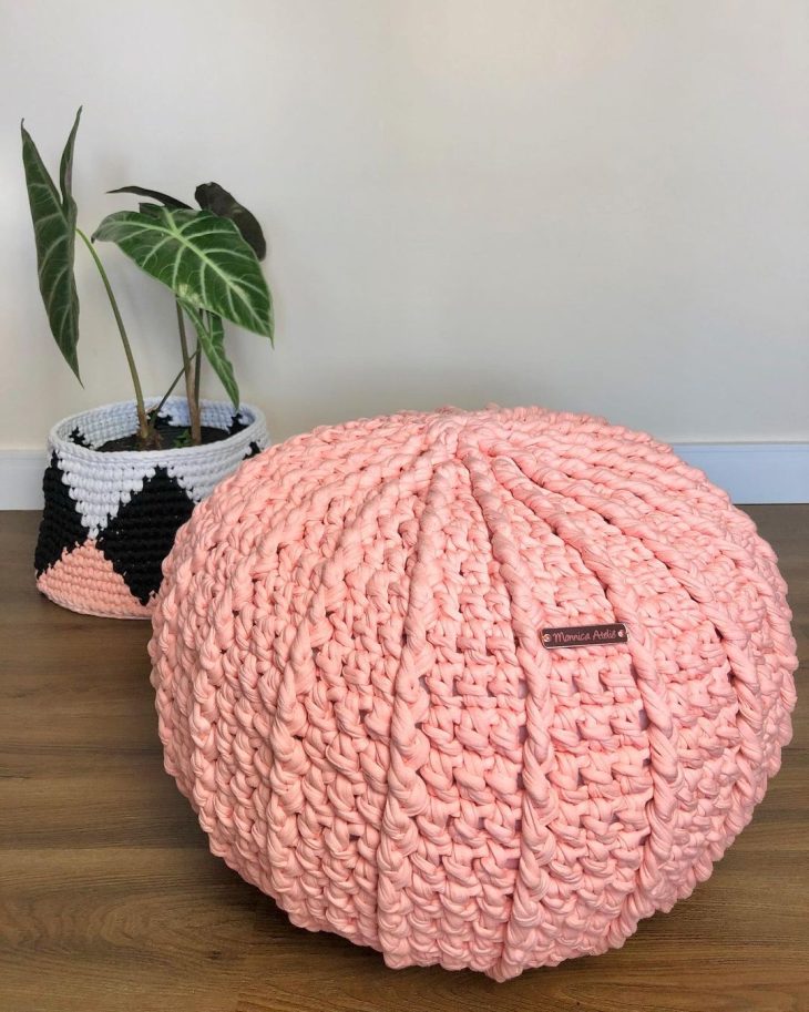 Puff de crochê: 20 modelos e 5 tutoriais desse item decorativo incrível