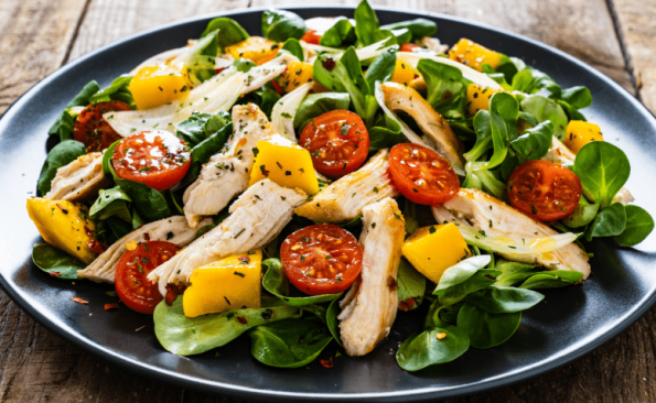 Salada de frango: confira deliciosos preparos desse prato refrescante