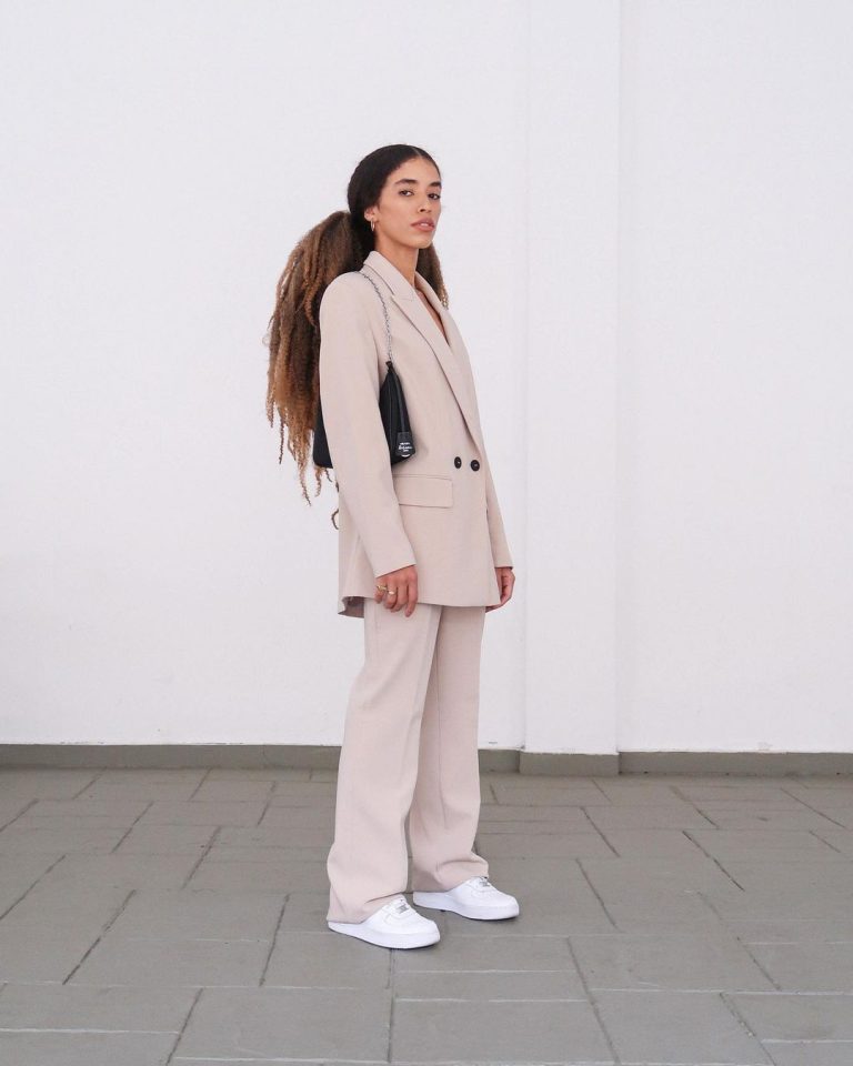 Calça larga: 50 looks superbonitos e confortáveis para apostar nessa peça