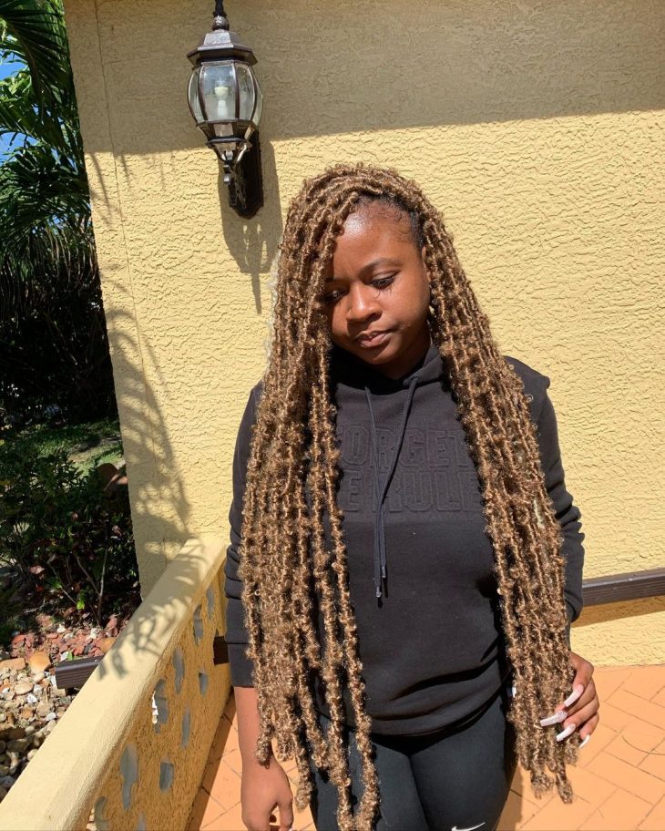 Faux locs: o que é, dicas de como fazer, como cuidar e 10 fotos incríveis
