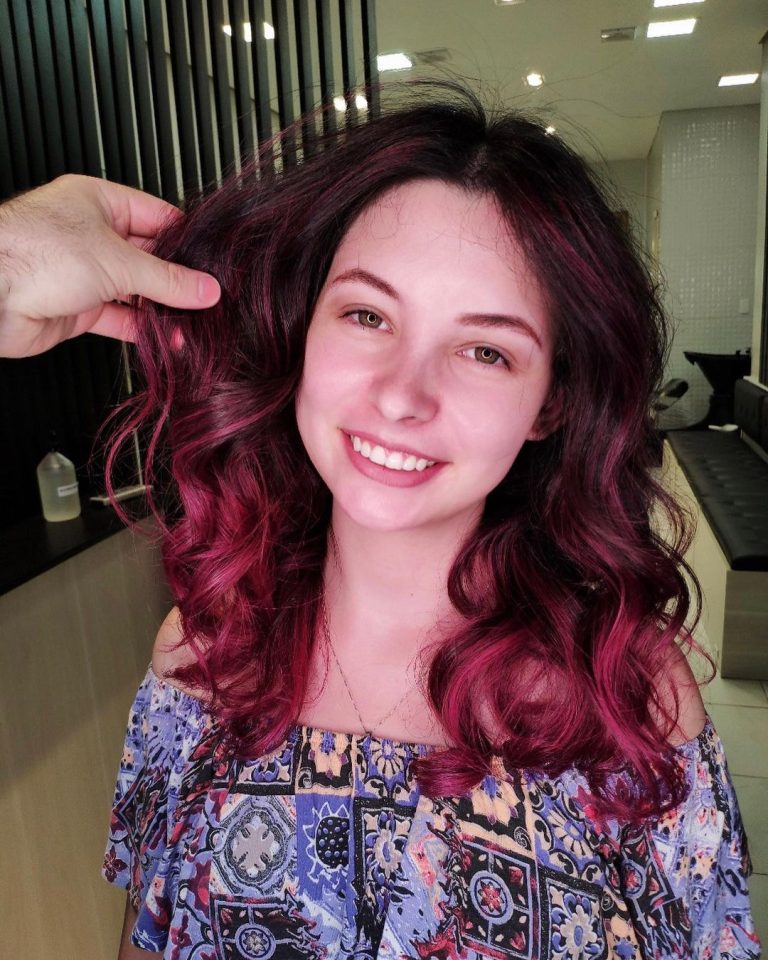 Mechas marsala: 35 inspirações para colocar essa ideia na cabeça