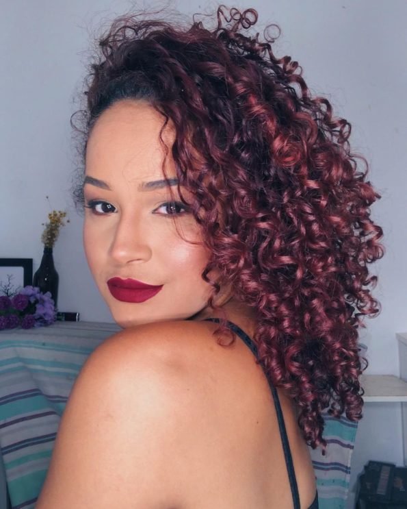 Mechas marsala: 35 inspirações para você colocar essa ideia na cabeça