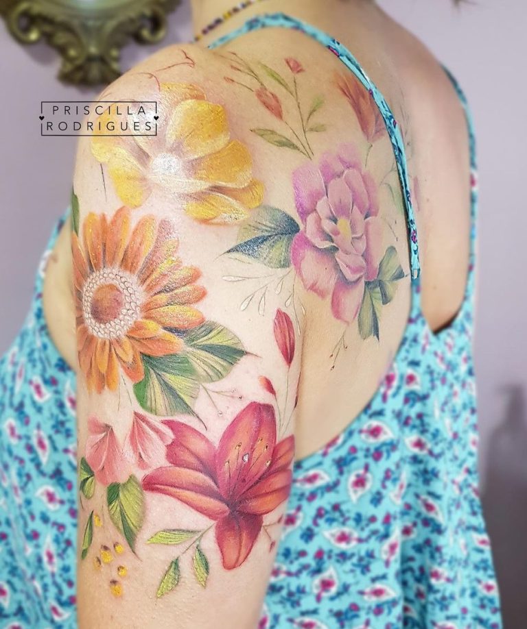 Tatuagem de flor nas costas: significado + 80 fotos lindas
