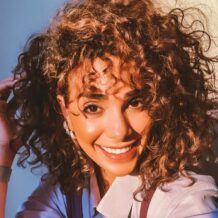 Franja cacheada: 30 inspirações e dicas para mantê-la sempre linda