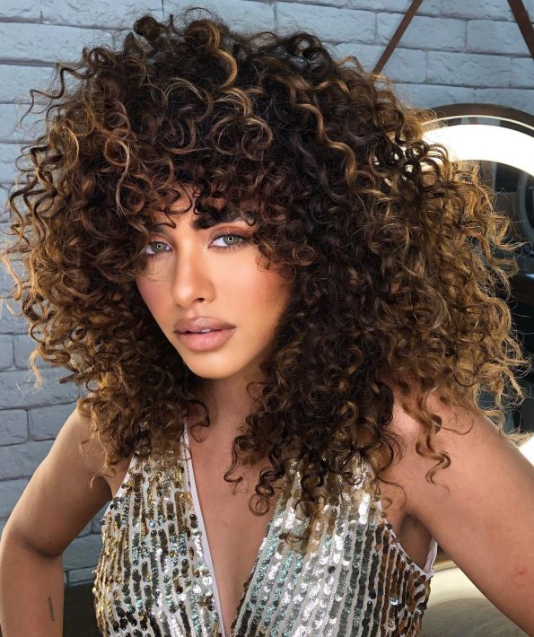 Franja cacheada: inspirações e tutoriais