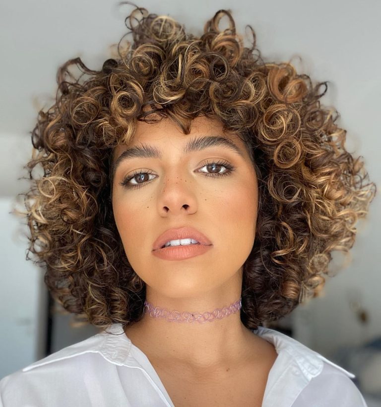 Franja cacheada: inspirações e tutoriais