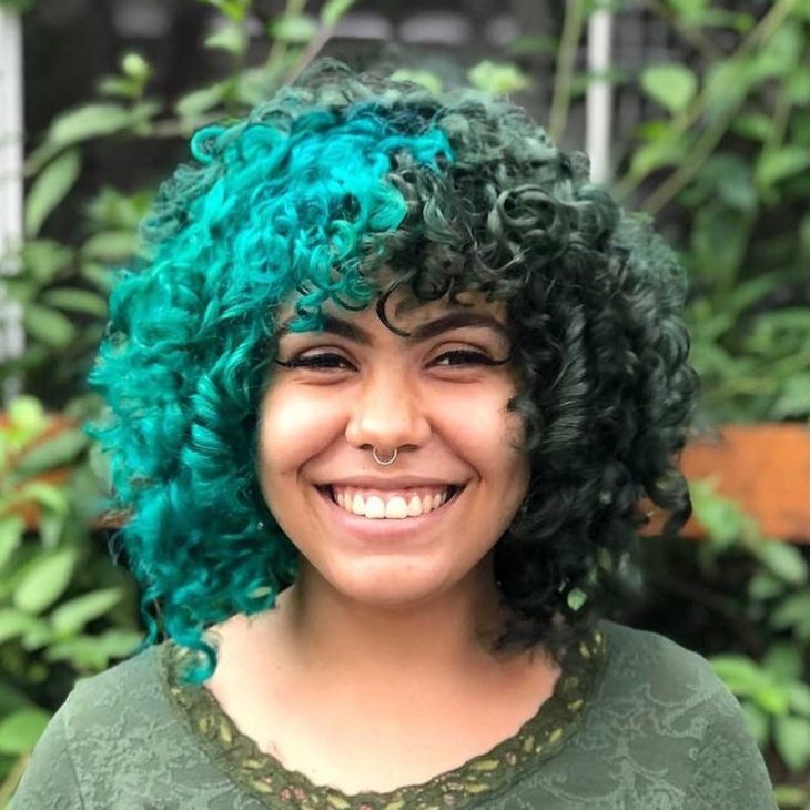 Franja cacheada: inspirações e tutoriais